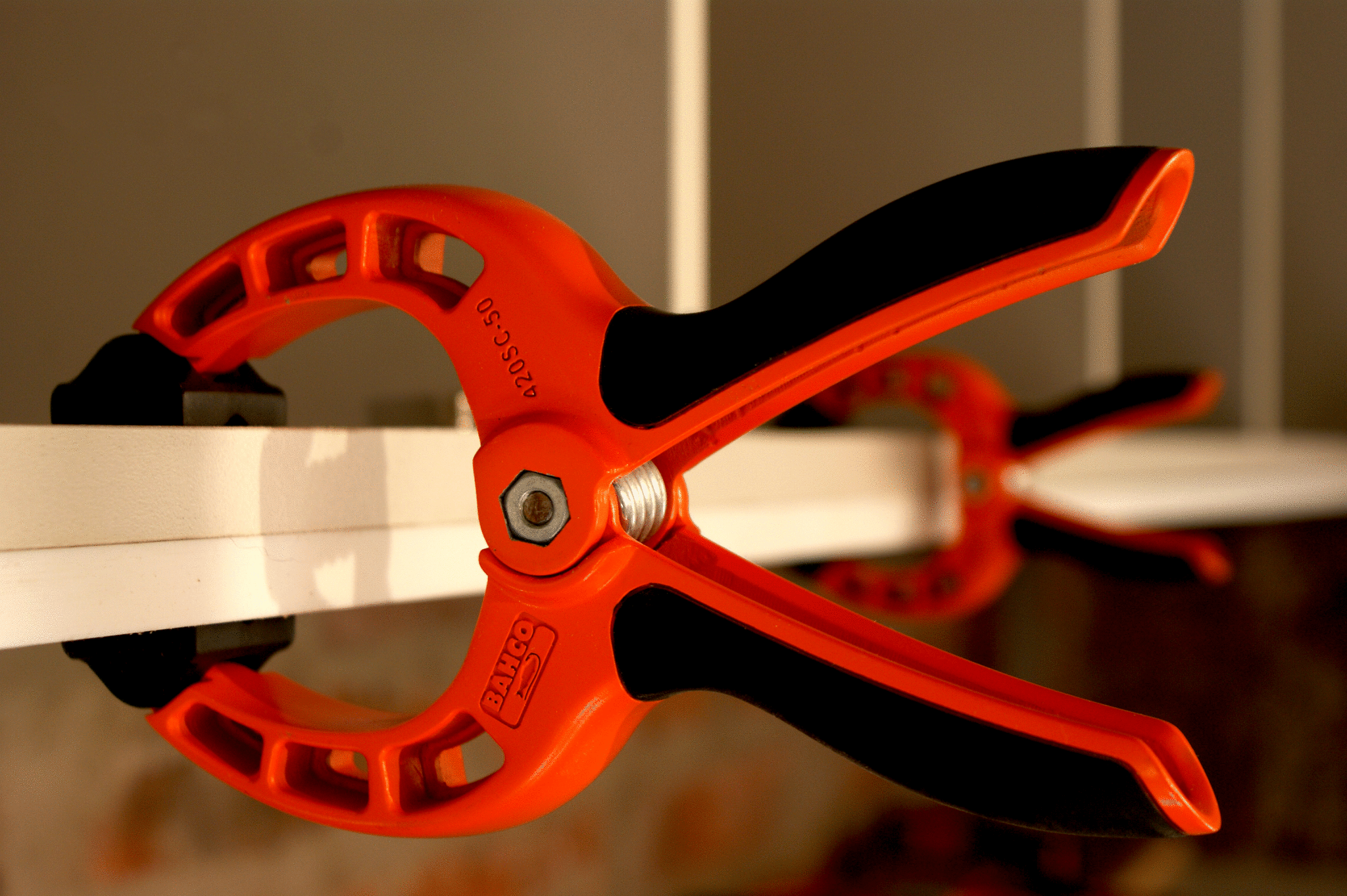 Handy Spring Clamps with Movable Gripping Surface